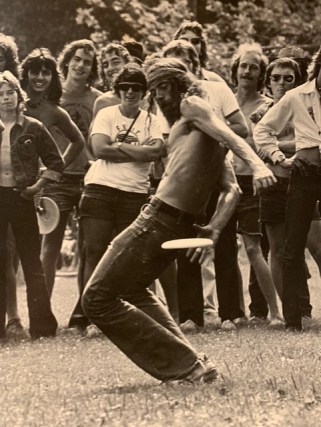 Spirit of the Game – Ultimate Frisbee – The History of Frisbee and Disc ...